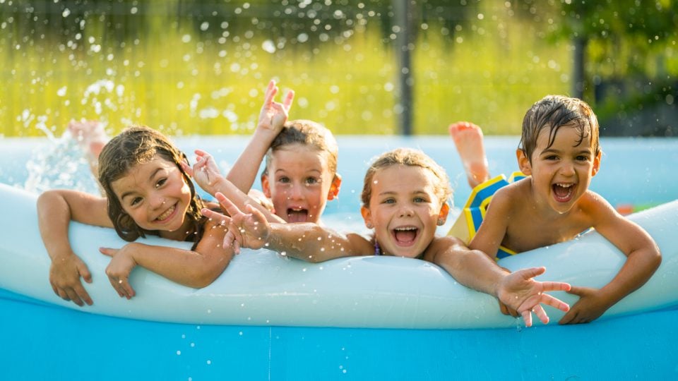 معرفی سریال Emily in Paris سریالی پر از حال خوب و حس زندگی - دینو